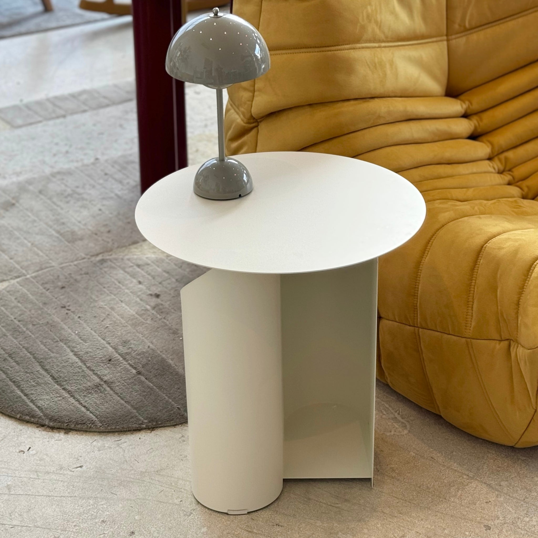 Modern Round Side Table – JaCasa